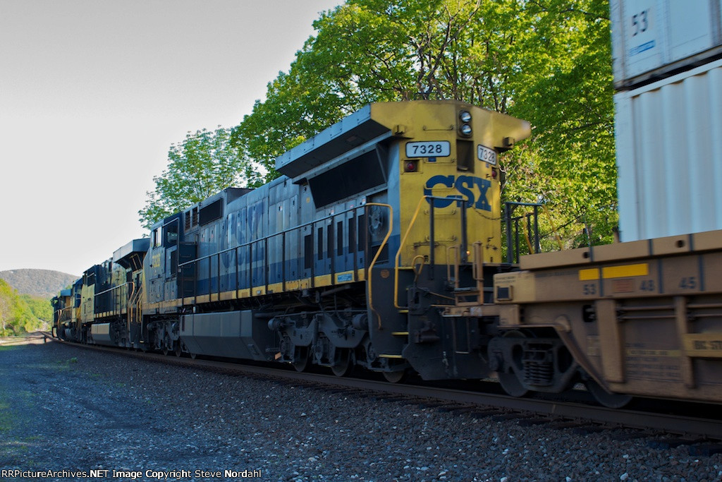 CSX Q167-12 at Iona Island on the CSX River Line
